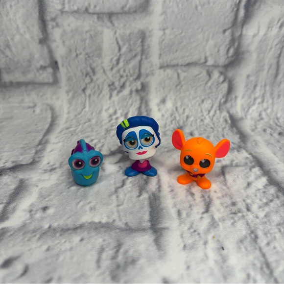 Disney | Toys | Disney Doorables Neon Glow Collection Mini Figures Dory ...